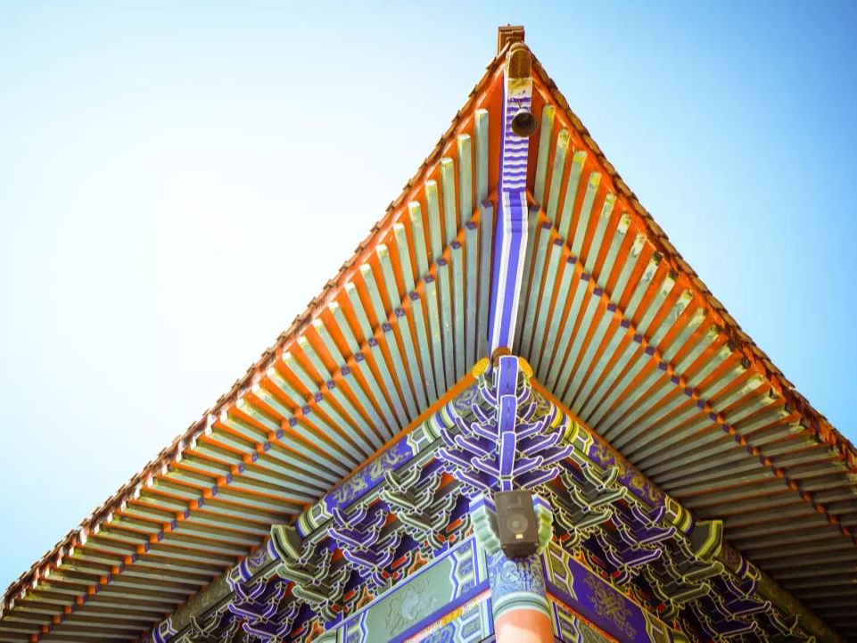 What is the role of the arch in ancient buildings?--Seetao