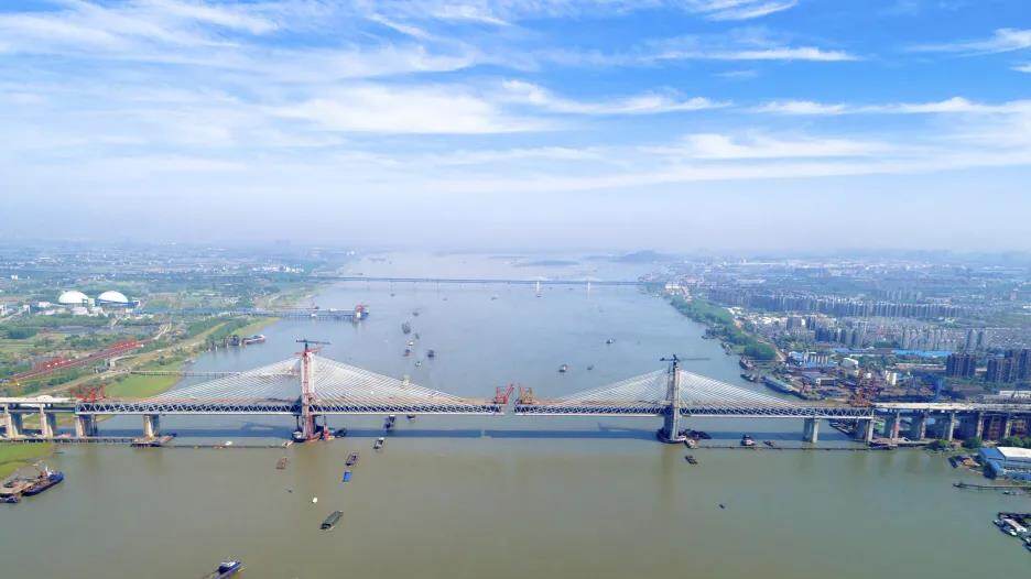 Wuhu Yangtze River Railway Bridge was completed and opened to traffic ...