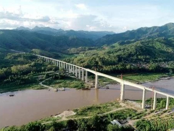 Two beam bridges across the Mekong River between China and Laos ...