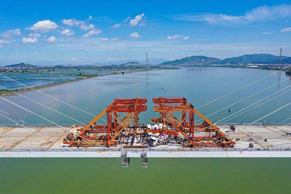 The Chaoshan Ring Expressway Rongjiang Bridge was successfully closed ...