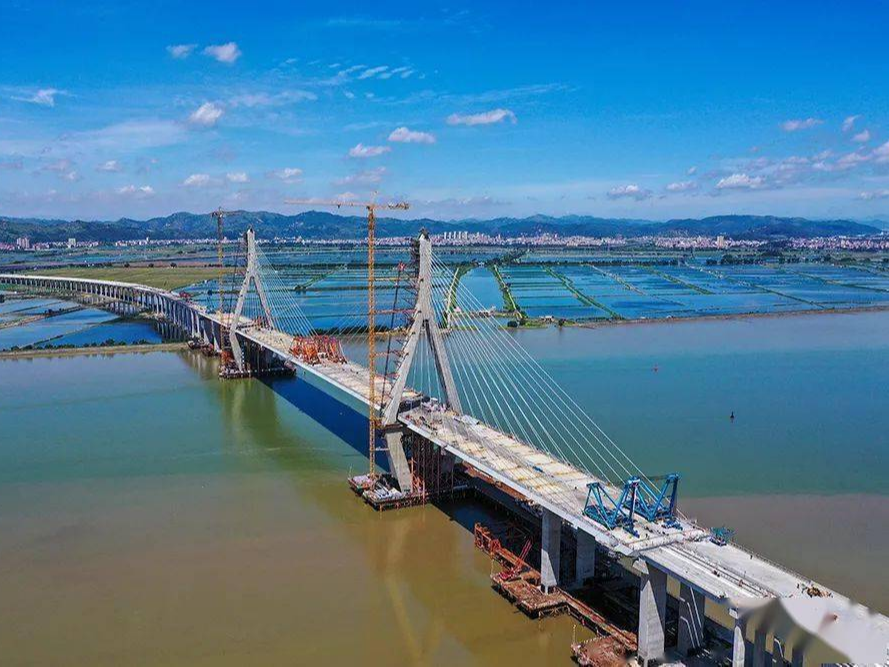 The Chaoshan Ring Expressway Rongjiang Bridge was successfully closed ...