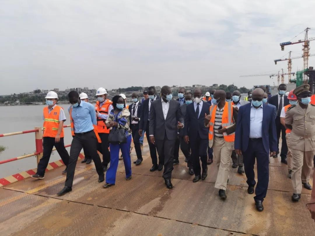 Côte d’Ivoire and his party inspect the Abidjan Fourth Bridge project ...