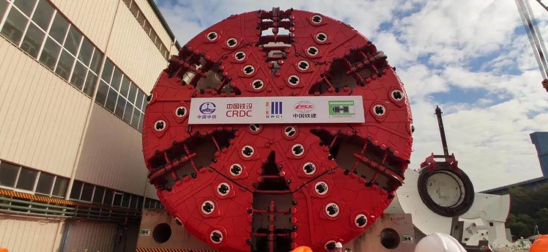 Shantou Bay subsea tunnel shield machine rolled off the assembly line ...
