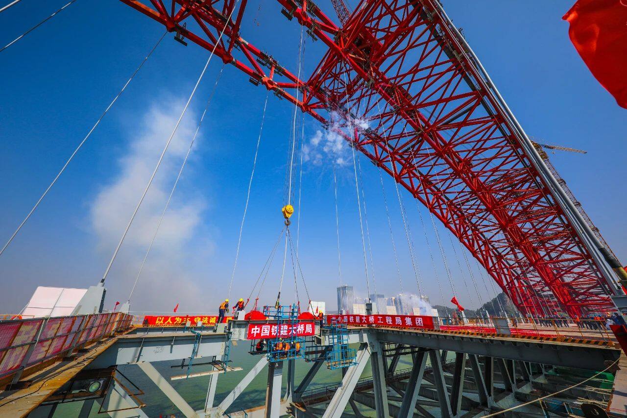 The first span in the world: closure of mingzhuwan Bridge--Seetao