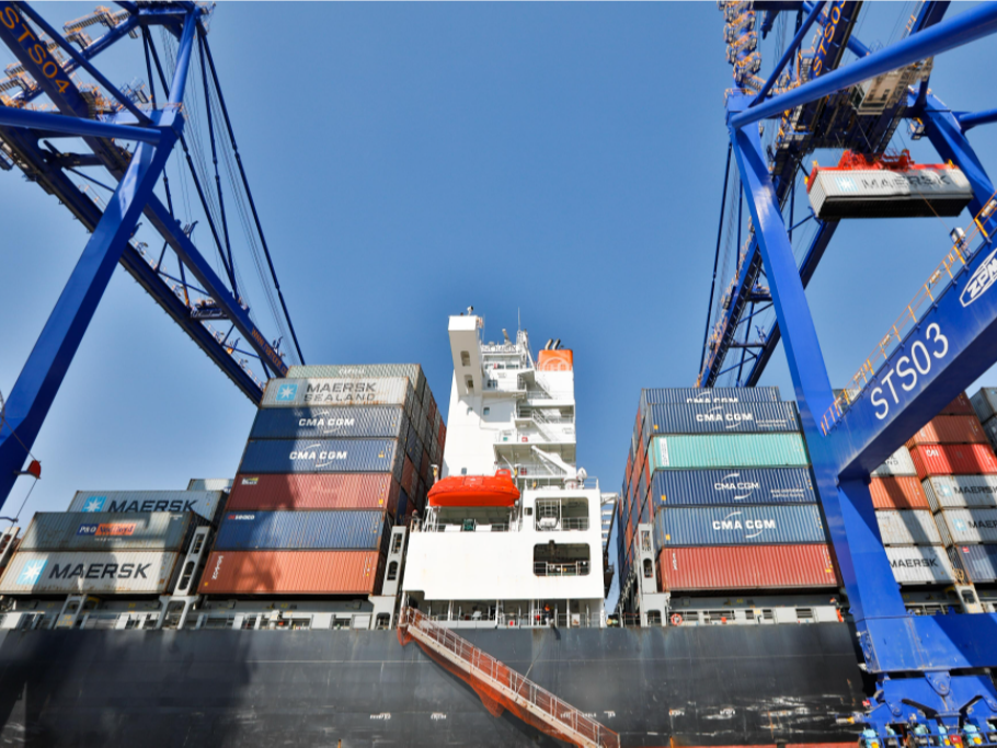 Montreal container terminal construction plan approved bythe Canadian ...