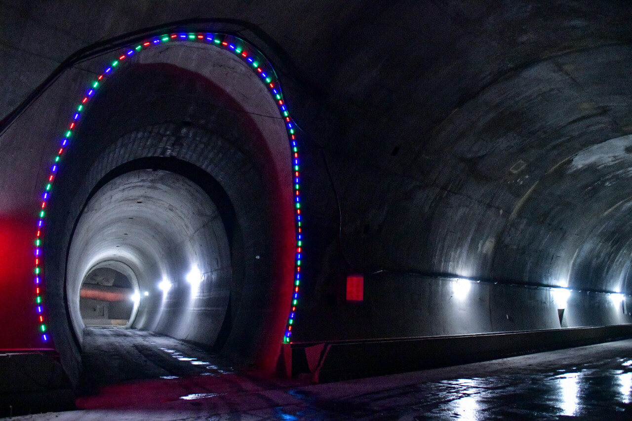 Weiwu expressway tunnel right line 3 inclined shaft to exit section ...