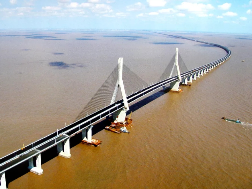 China on the bridge | China's first sea-crossing bridge construction ...