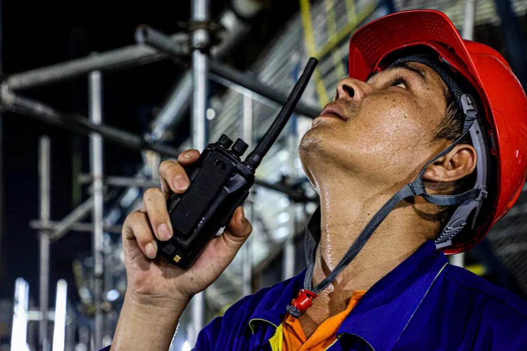 Guangdong Petrochemical's 868-ton ethylene tower was successfully ...