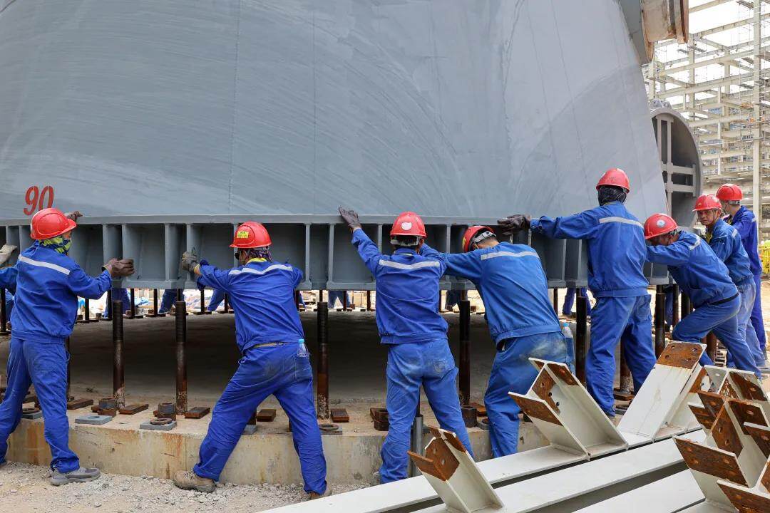 Guangdong Petrochemical's 868-ton ethylene tower was successfully ...