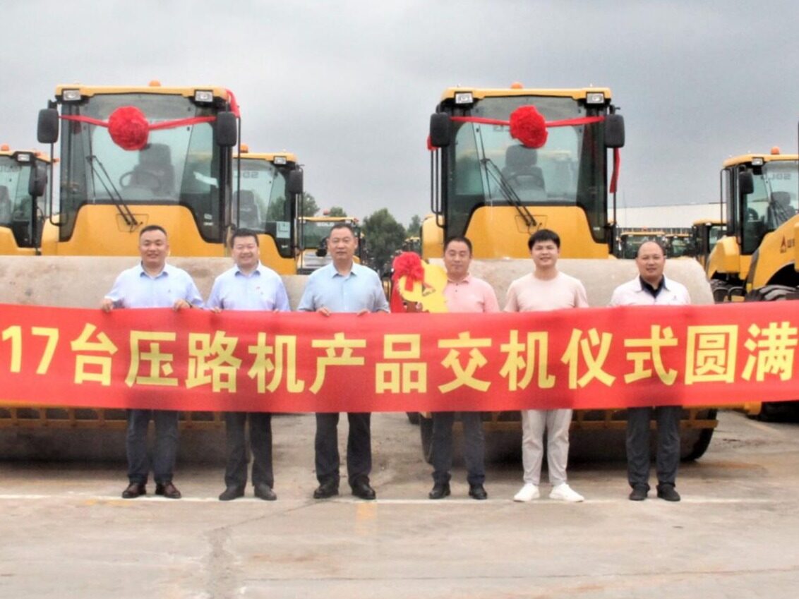 The handover ceremony of Shandong Lingong's 17 rollers was successfully ...