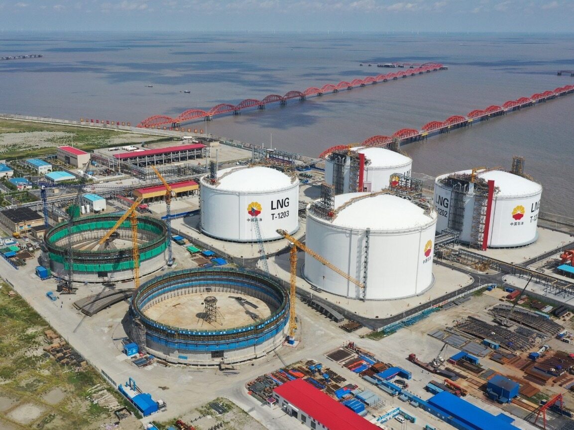 The main pier of Jiangsu LNG Binhai Receiving Station project is ...