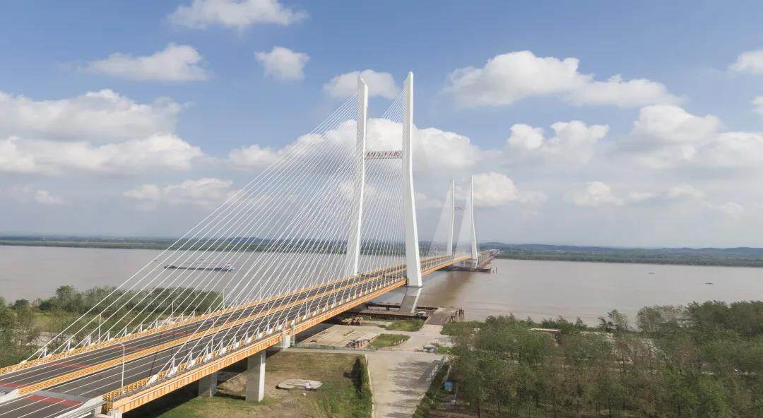 Chibi Yangtze River Highway Bridge completed and opened to traffic--Seetao