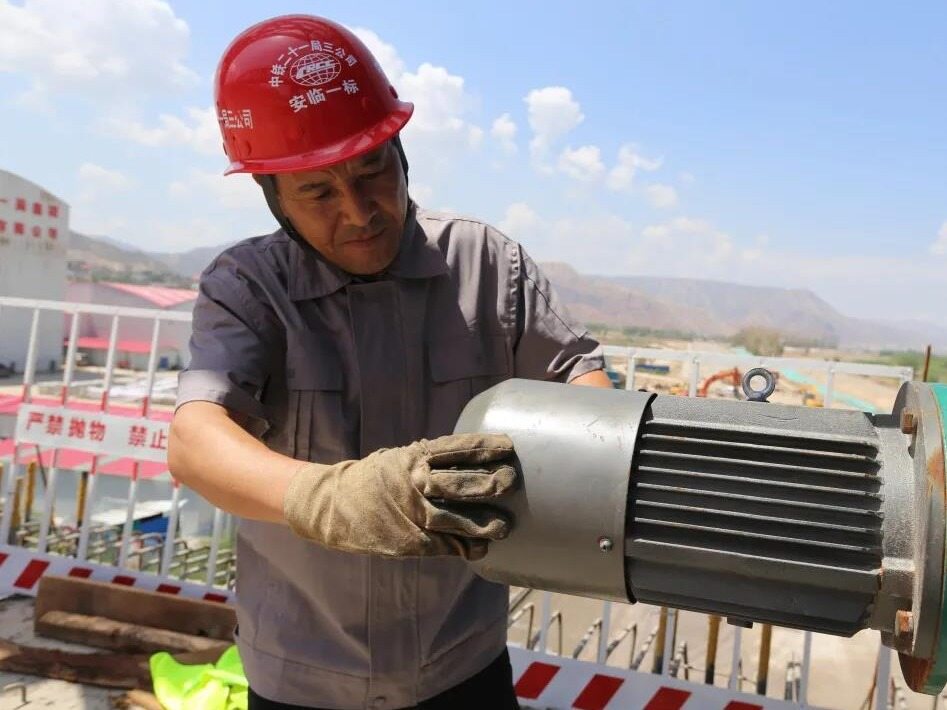 Ma Xiaoli, from a laborer to a railway model worker--Seetao