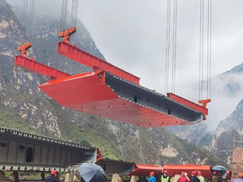 Erection of the world's first single-tower suspension bridge completed ...