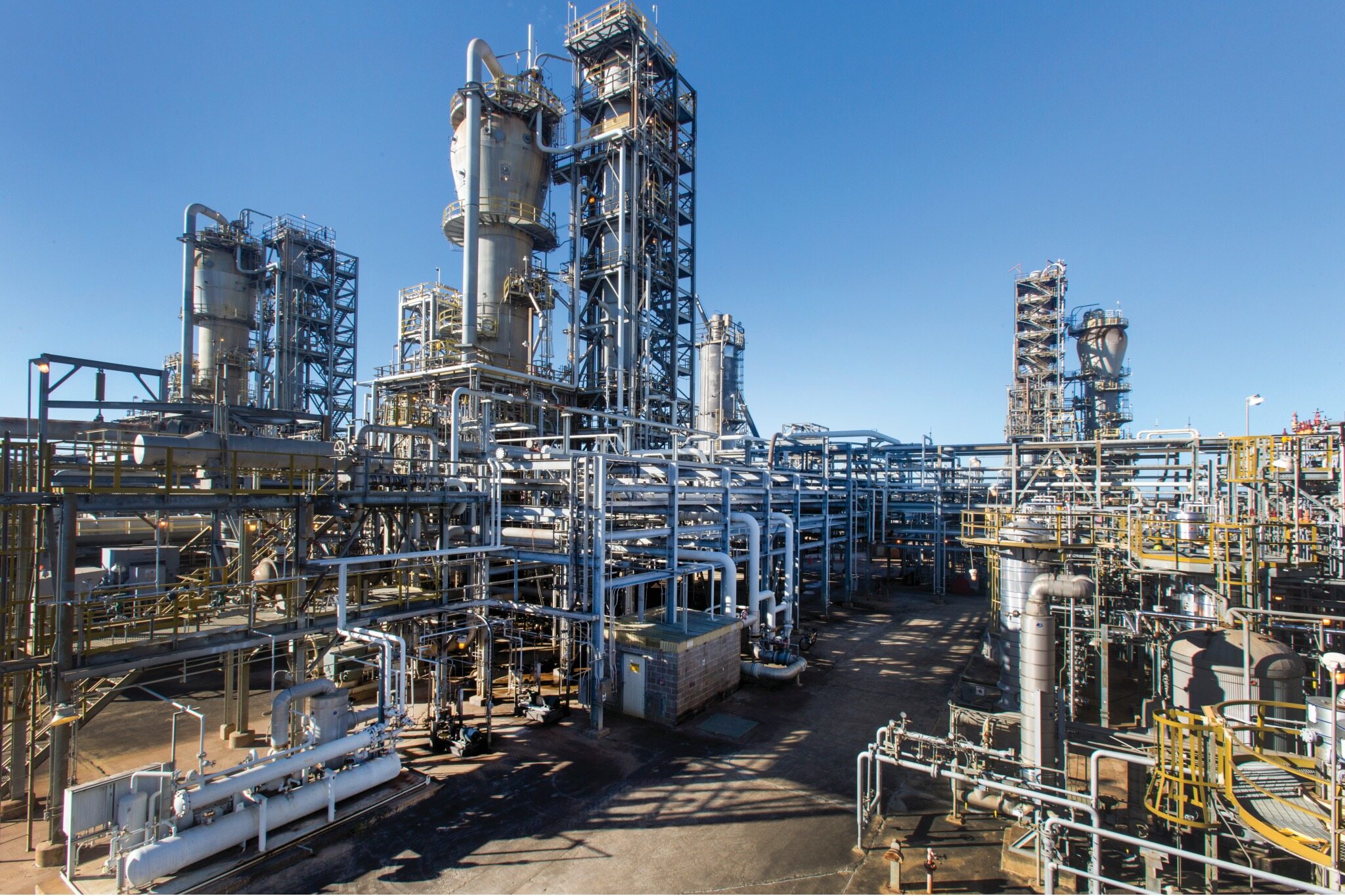 Eight UAE investors will invest US$4 billion in Ruwais Industrial ...