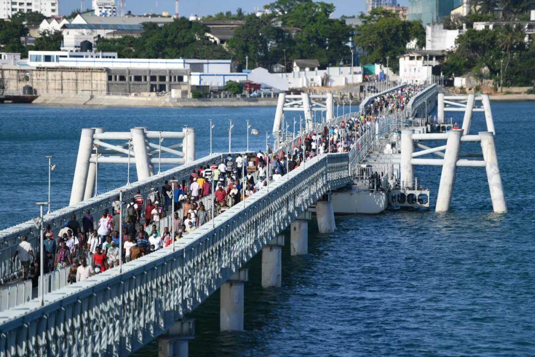 Kenya's cross-sea pontoon bridge contributes to China-Africa friendship ...