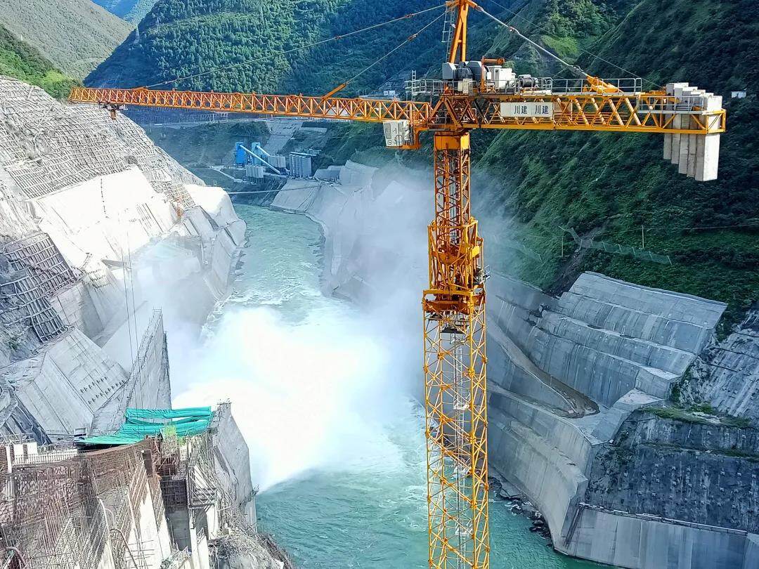 Chuanjian M900 large tower crane is ready to go and set sail for India ...