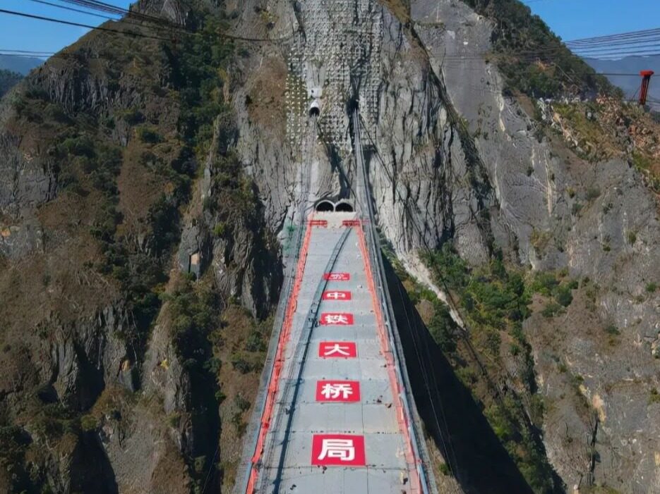 China Railway has created the world's first bridge construction again ...