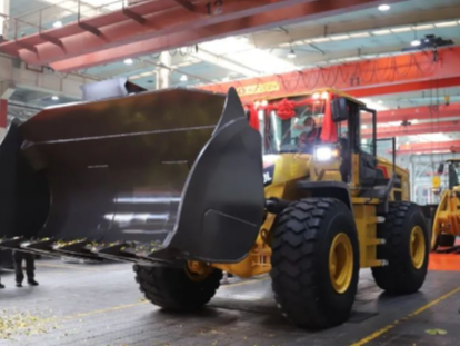 أول محمل FL980K هيدروستاتي صيني IV سعة 8 أطنان من Weichai Lovol خرج من خط الإنتاج وتم تسليمه ...