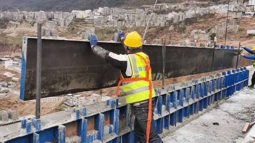 Deep in the Daliang Mountains, the pier of this bridge broke the world ...