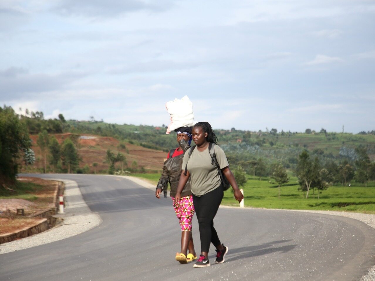 Rwandan citizens: POWERCHINA has built a road for us--Seetao