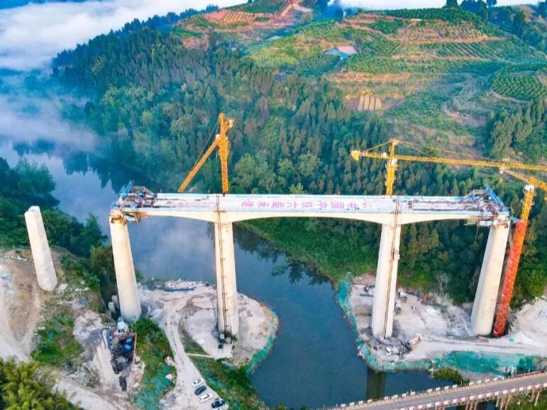 The main span of Sichuan Qiuxi River Double-Line Bridge is closed--Seetao
