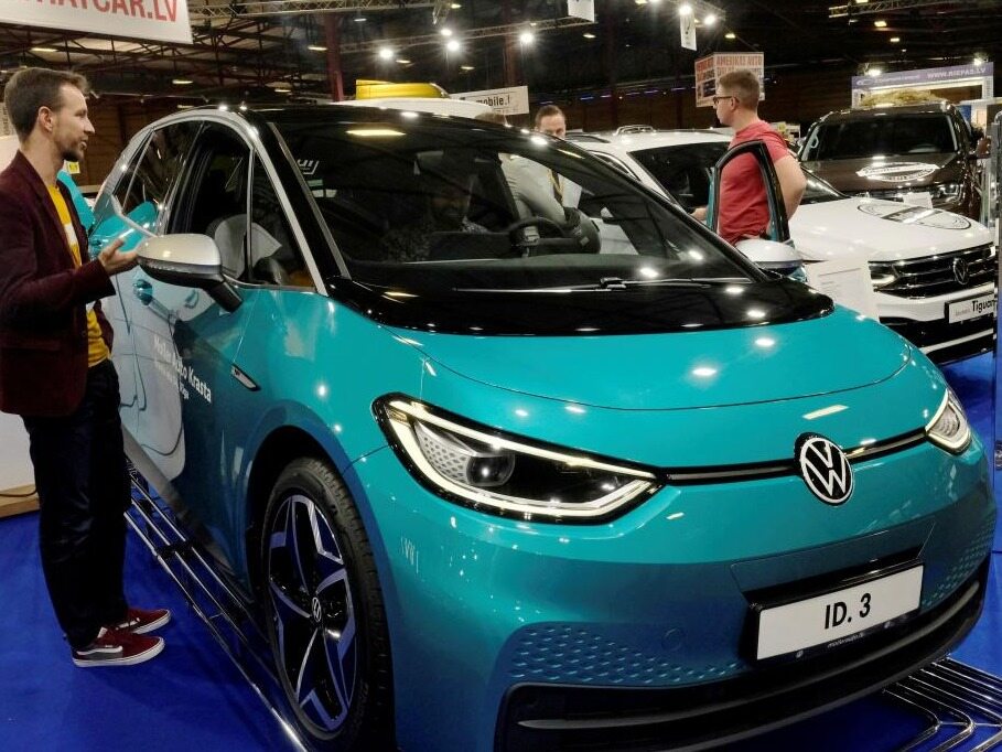 Volkswagen to invest in production of electric vehicles and batteries ...