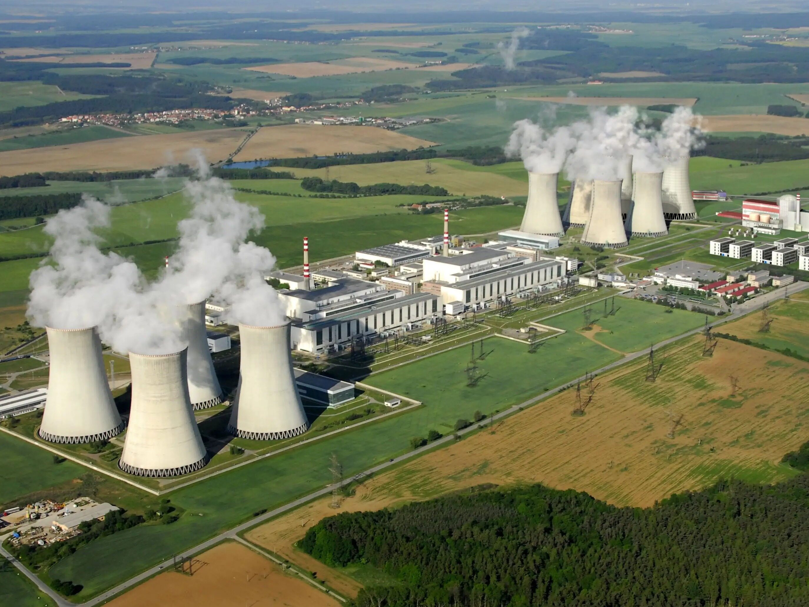 UK accelerates development of nuclear, wind, solar and hydrogen energy ...