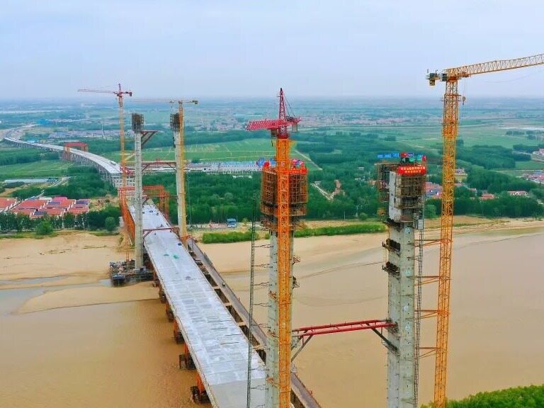 The main towers of the Shandong Yellow River Bridge are all capped--Seetao