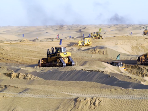 China's infrastructure maniac Taklimakan desert road construction--Seetao