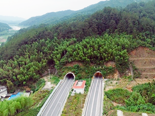 Fujian Puyan Expressway opens to traffic across the board--Seetao