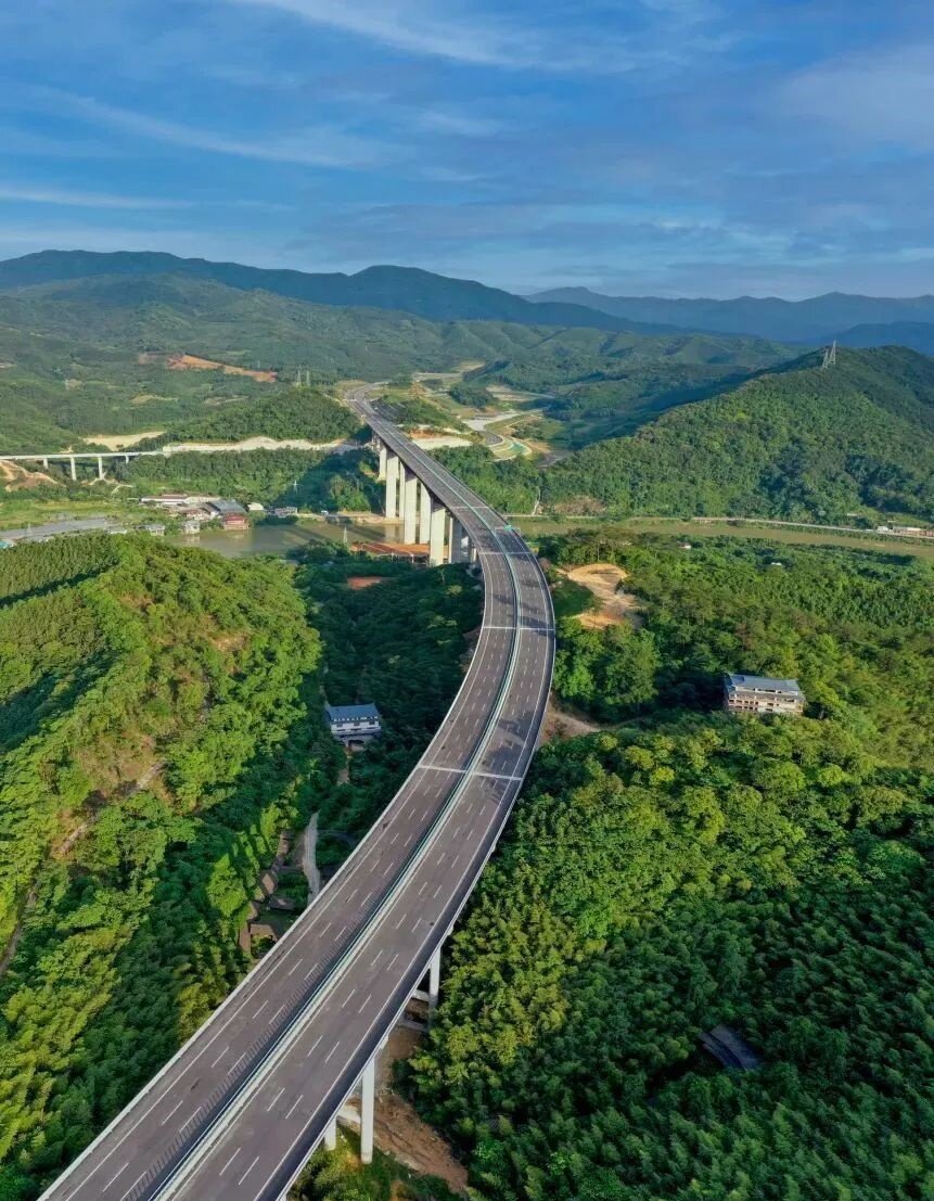 Fujian Puyan Expressway opens to traffic across the board--Seetao