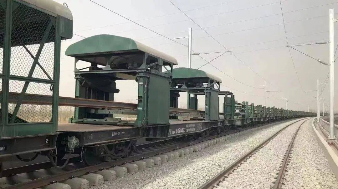 CRRC's 500-meter-long rail car set departs from Xining to Xinjiang--Seetao