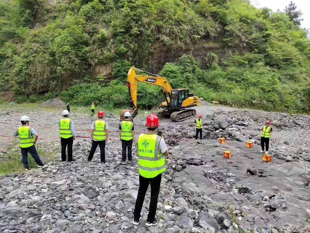 The temporary construction of Lixian Expressway in Hubei Province ...
