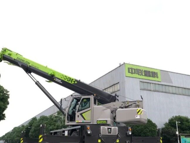Zoomlion releases the world's first pure electric rough terrain crane ...
