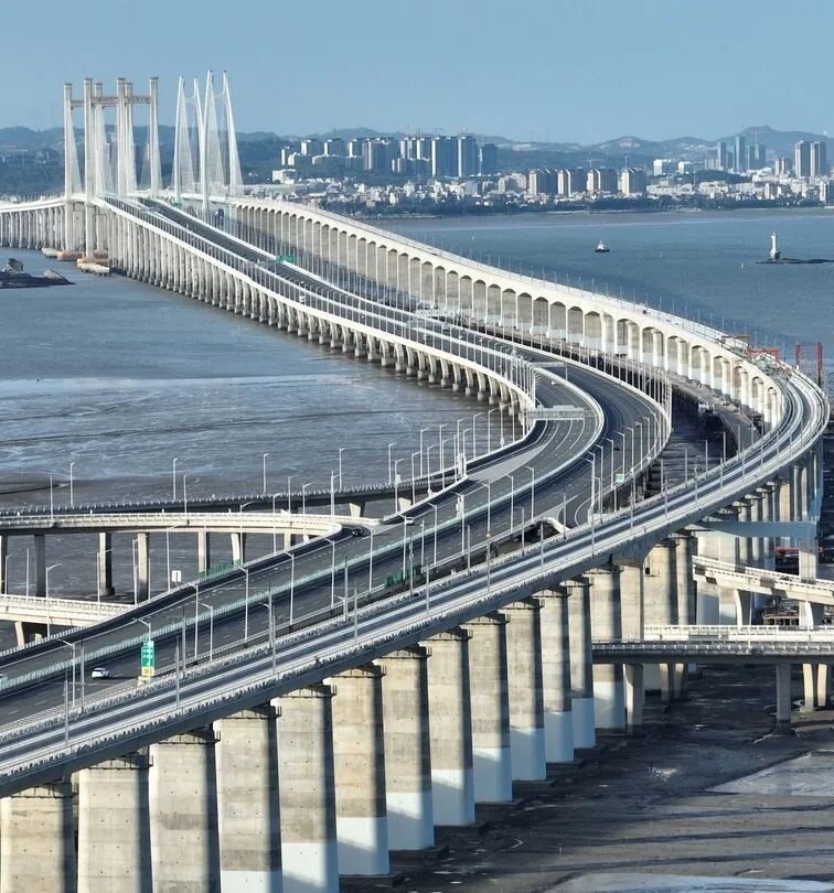 Construction of ballastless track of Quanzhou Bay Bridge in Fujian ...