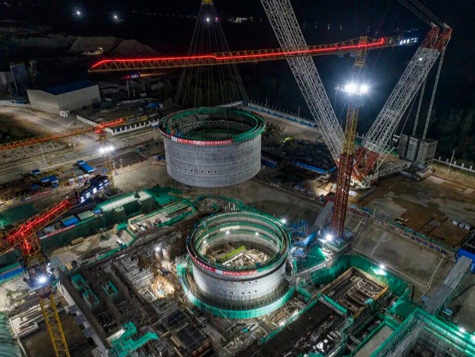 The upper cylinder of Linglong No. 1 steel containment was successfully ...