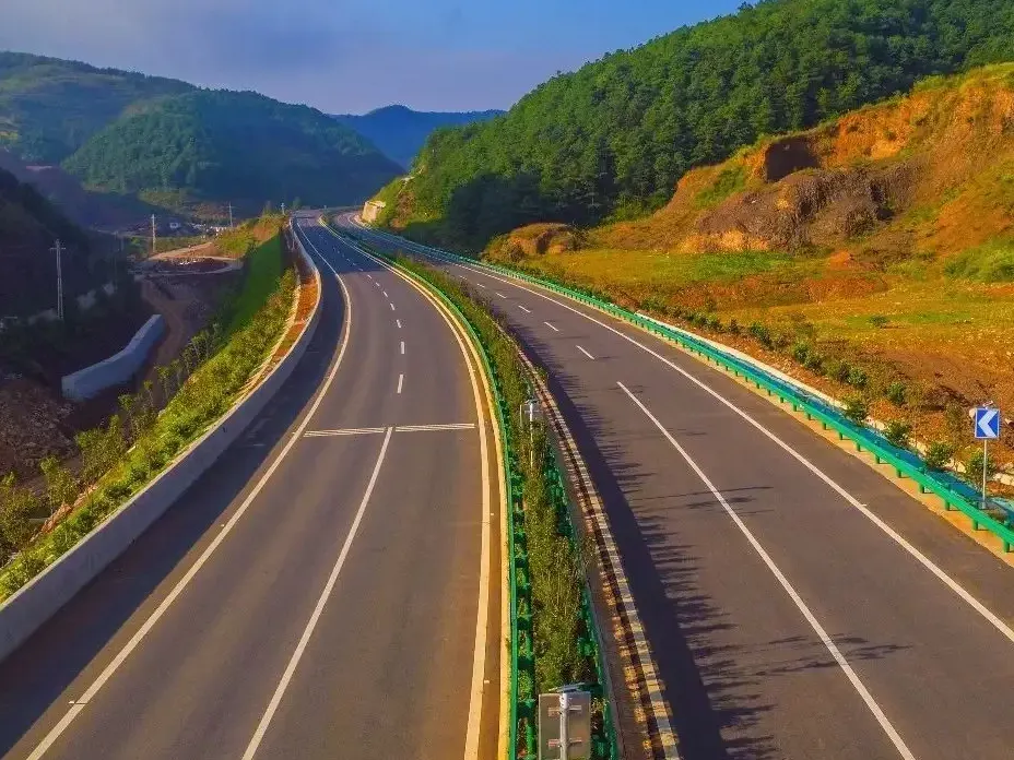 Shaanxi Road and Bridge Consortium won the bid for two highway projects ...