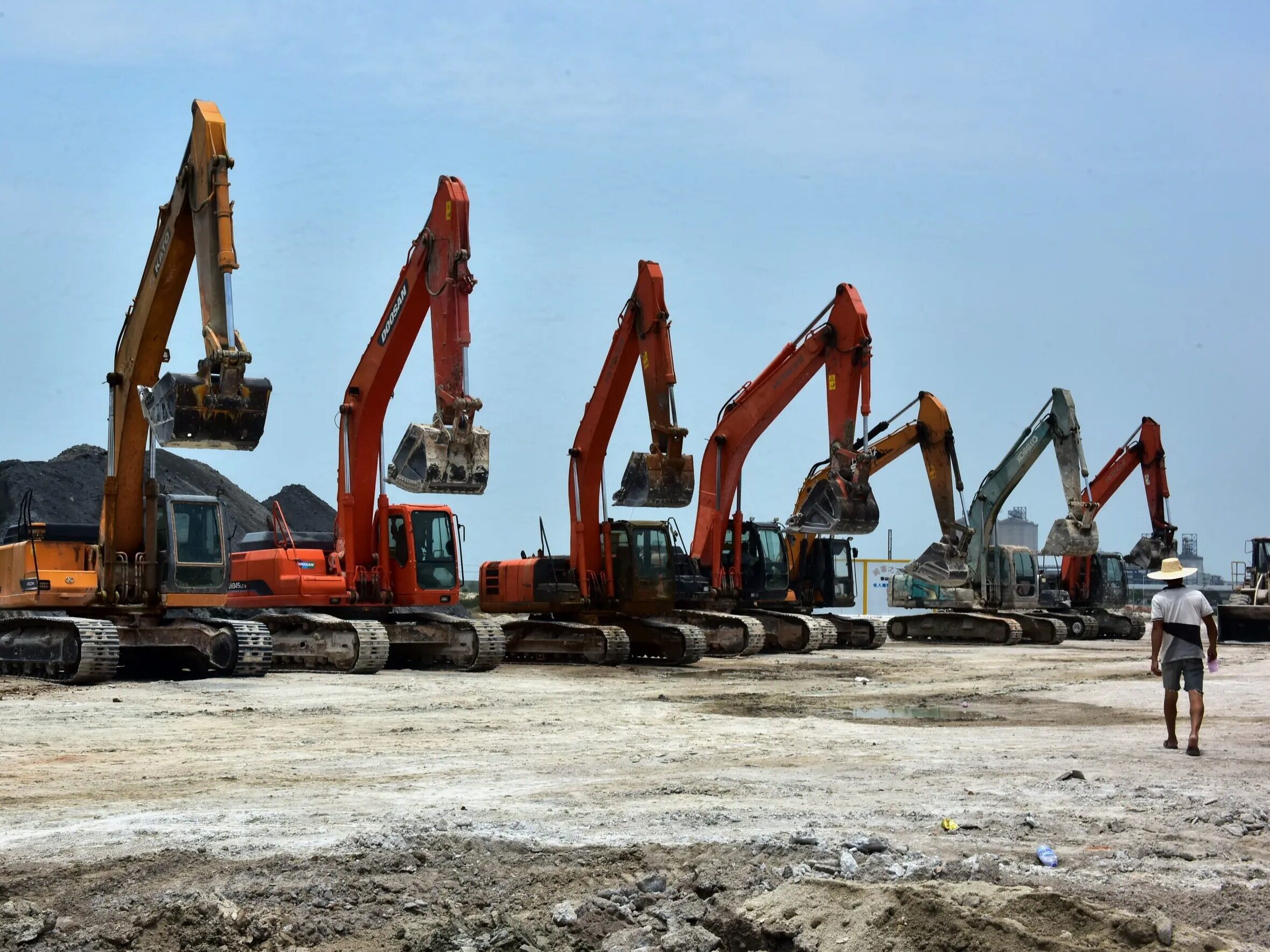 Internationalization, electrification and digitization of construction ...