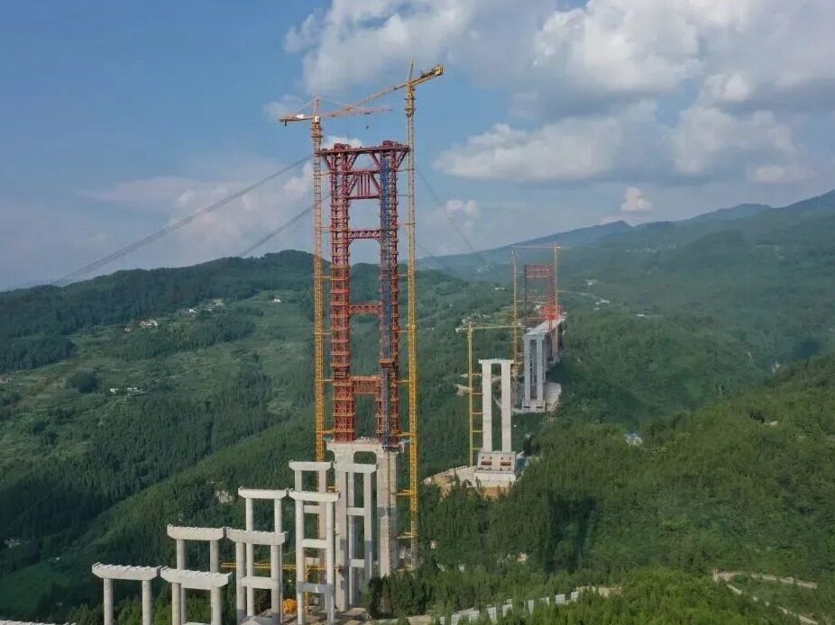 Why is a ropeway bridge over 200 meters so hot?--Seetao