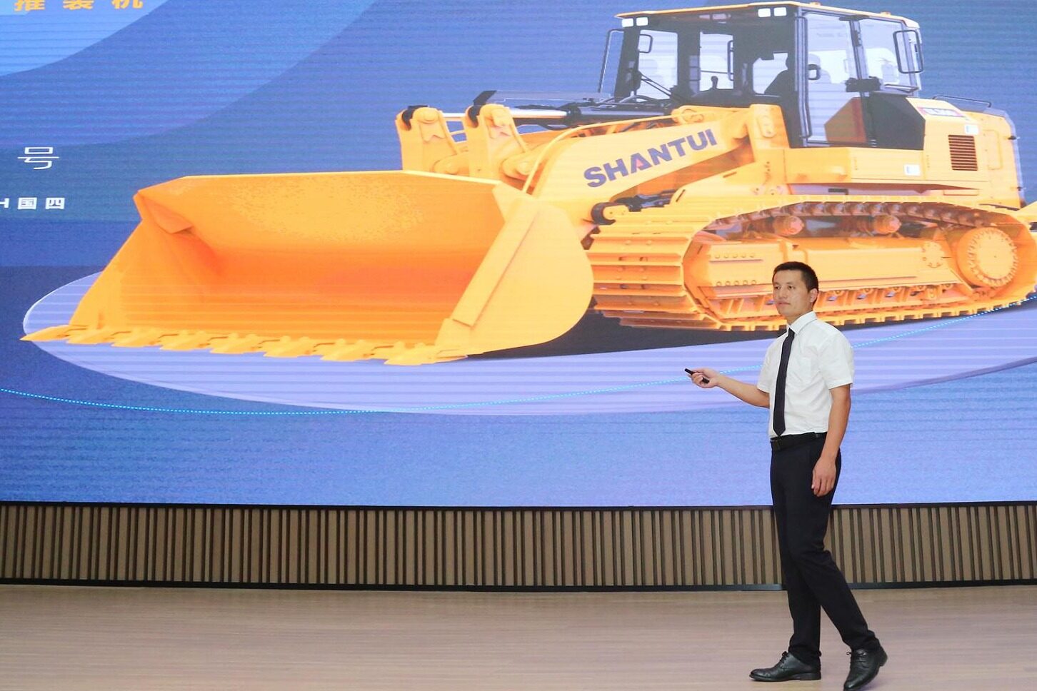 Shantui's DL300-G push-to-install machine is shocking--Seetao