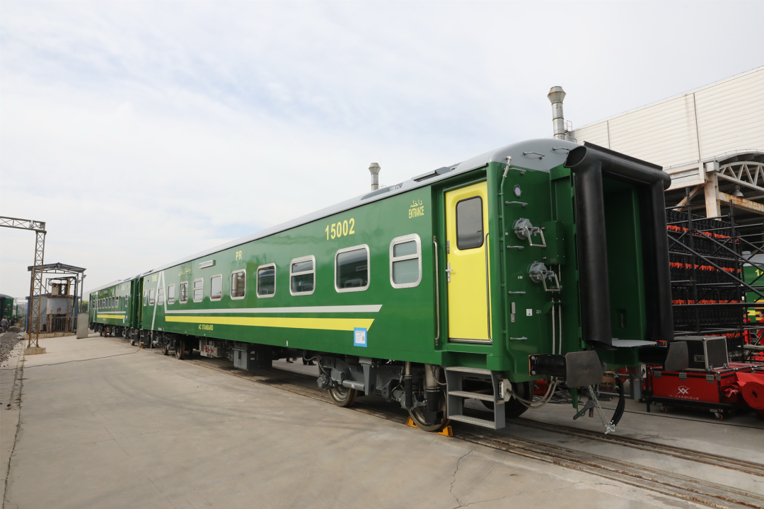 CRRC's wide-gauge bus to Pakistan rolls off the assembly line--Seetao