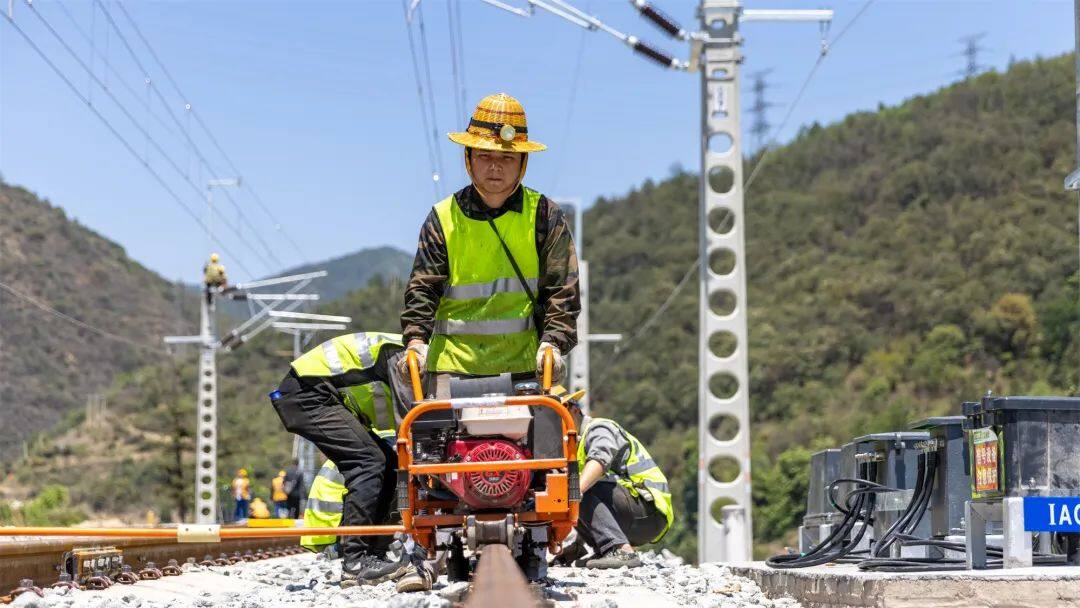 The China-Laos railway fine-tuner who competes with millimeters--Seetao