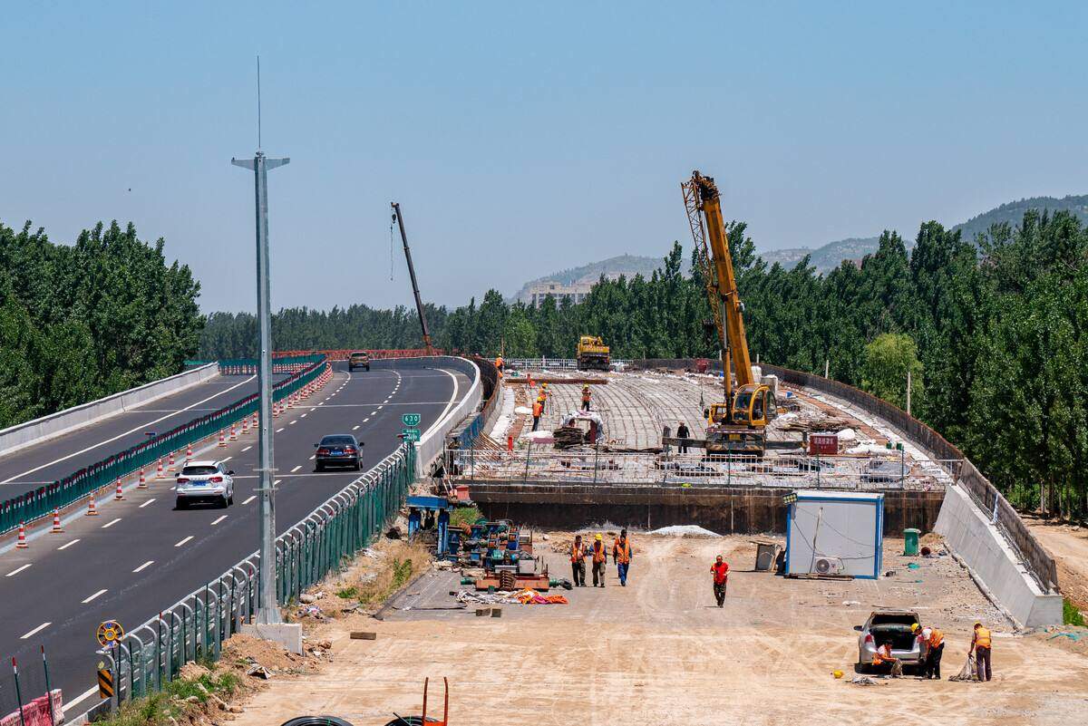 Won the bid for the Qihe-Jinan section of the Beijing-Taiwan Expressway ...