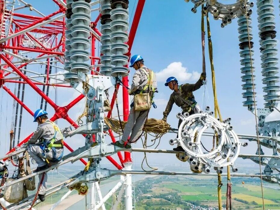 Baizhe Line, Chizhou, Anhui, Yangtze River spans smoothly through--Seetao