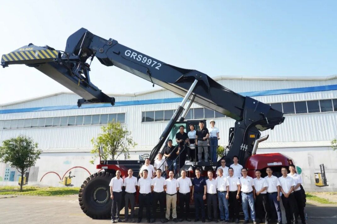 Zeng Guang'an and his delegation went to the forklift company for ...