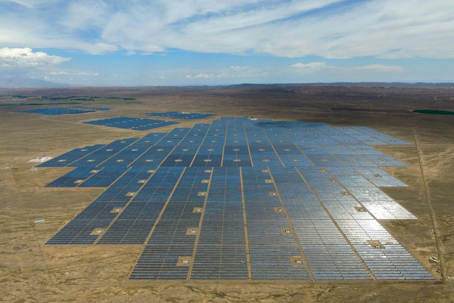 Gansu Jinchang West slope photovoltaic power generation project started ...