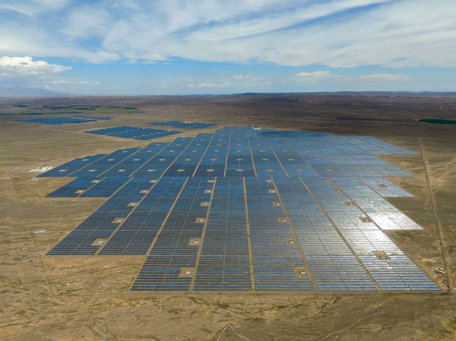 Gansu Jinchang West slope photovoltaic power generation project started ...