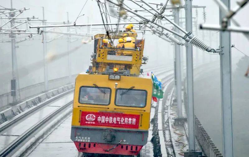 The Jakarta-Bandung high-speed railway has begun to erect overhead ...