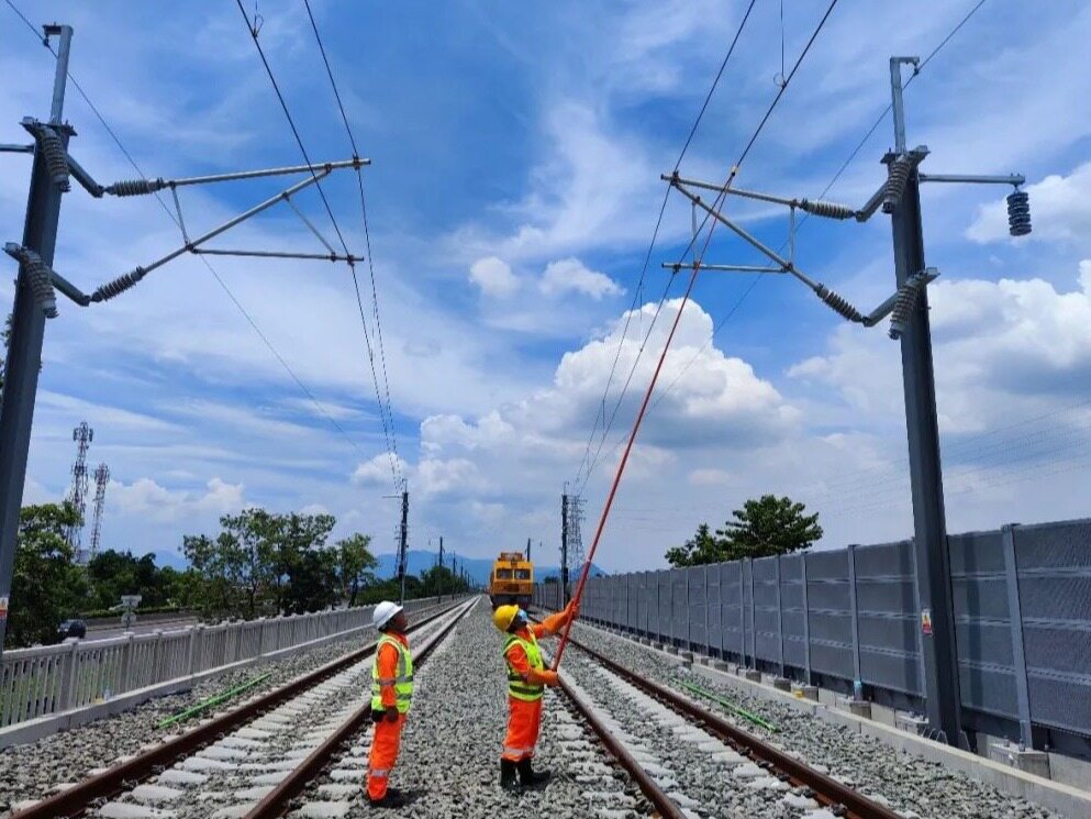 Catenary power transmission of Ya'an Wanzhou high-speed railway test ...